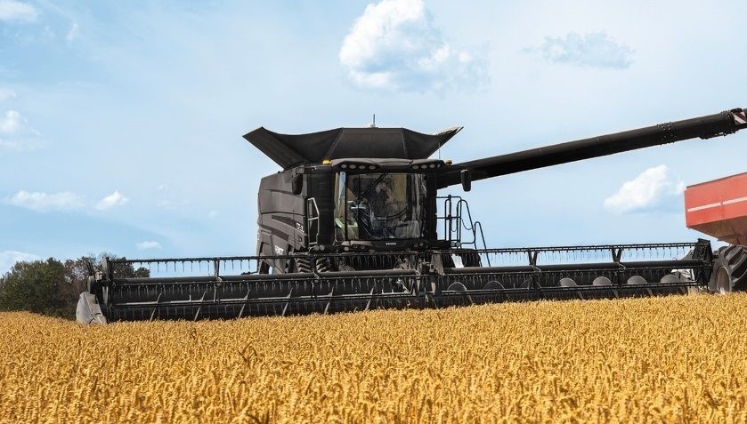Fendt forgets the steering wheel for Ideal 10T - FarmingUK News