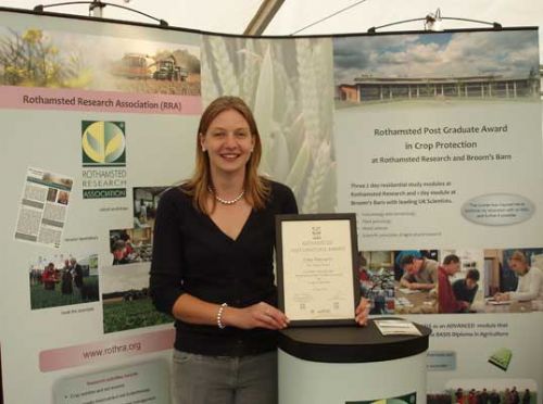 Amy Pearson wins best student award in Rothamsted - FarmingUK News