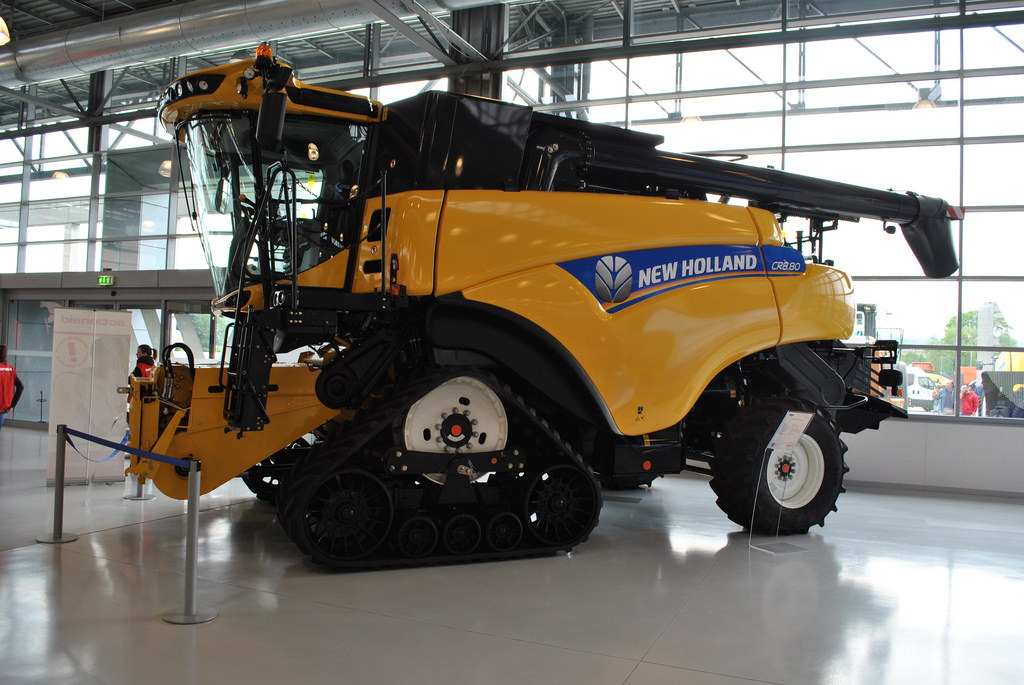 New Holland showcases new CR8.80 combine at UK-wide Harvest Demo tour ...