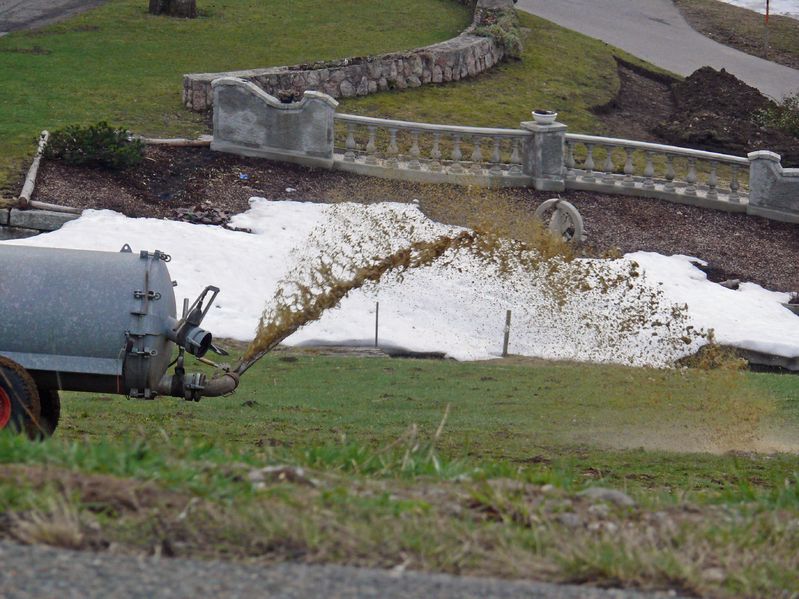 Union urges caution when spreading slurry due to poor ground conditions ...